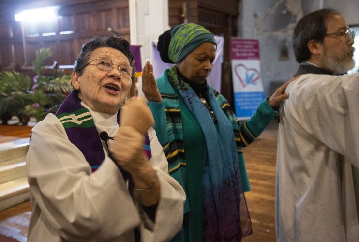 A silent worship revival at an Episcopal church for the deaf | News ...